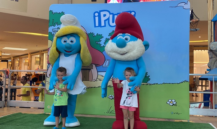 Puffetta e Grande Puffo hanno incontrato i bambini a Molfetta